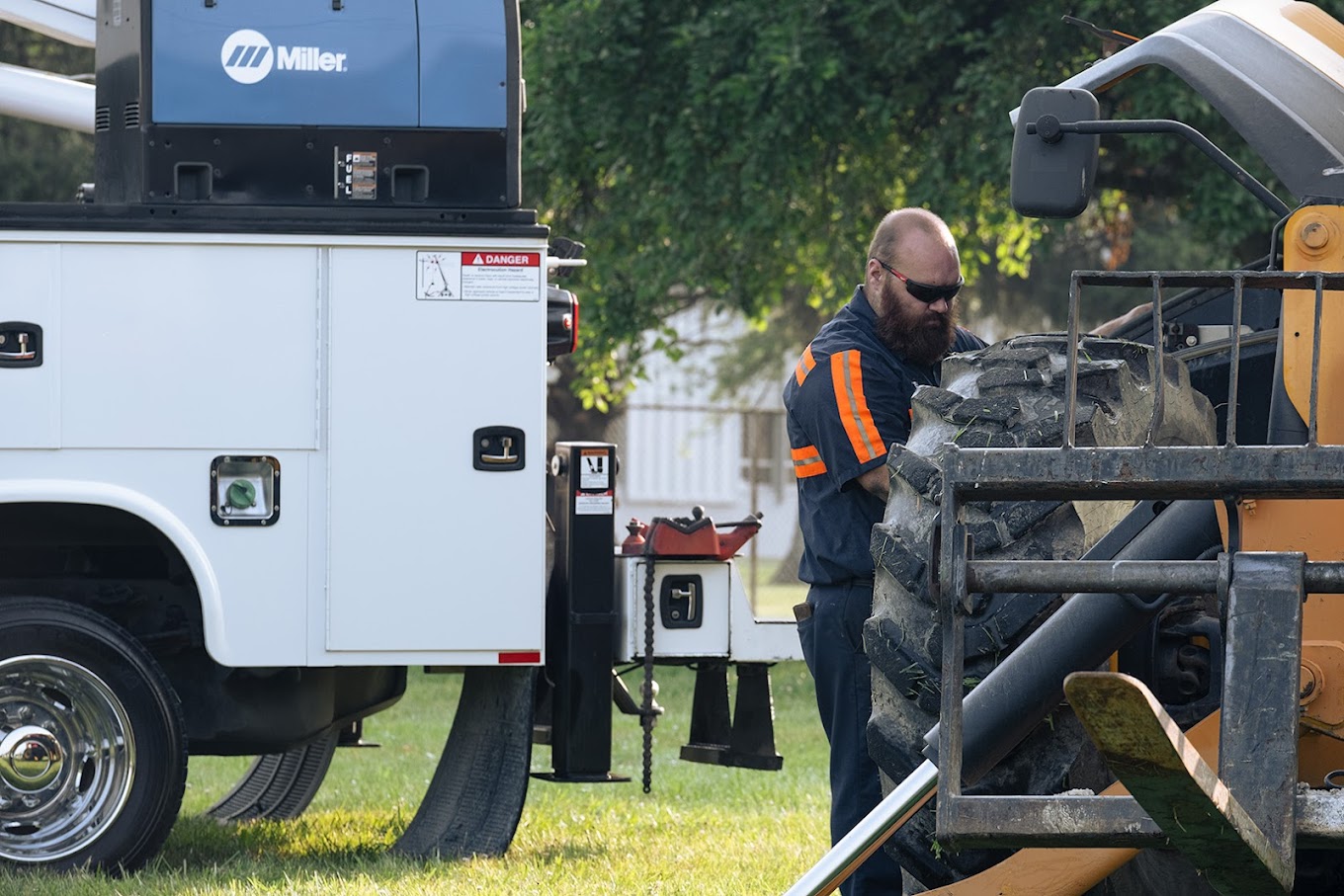 Fast Tire Service | Black Equipment